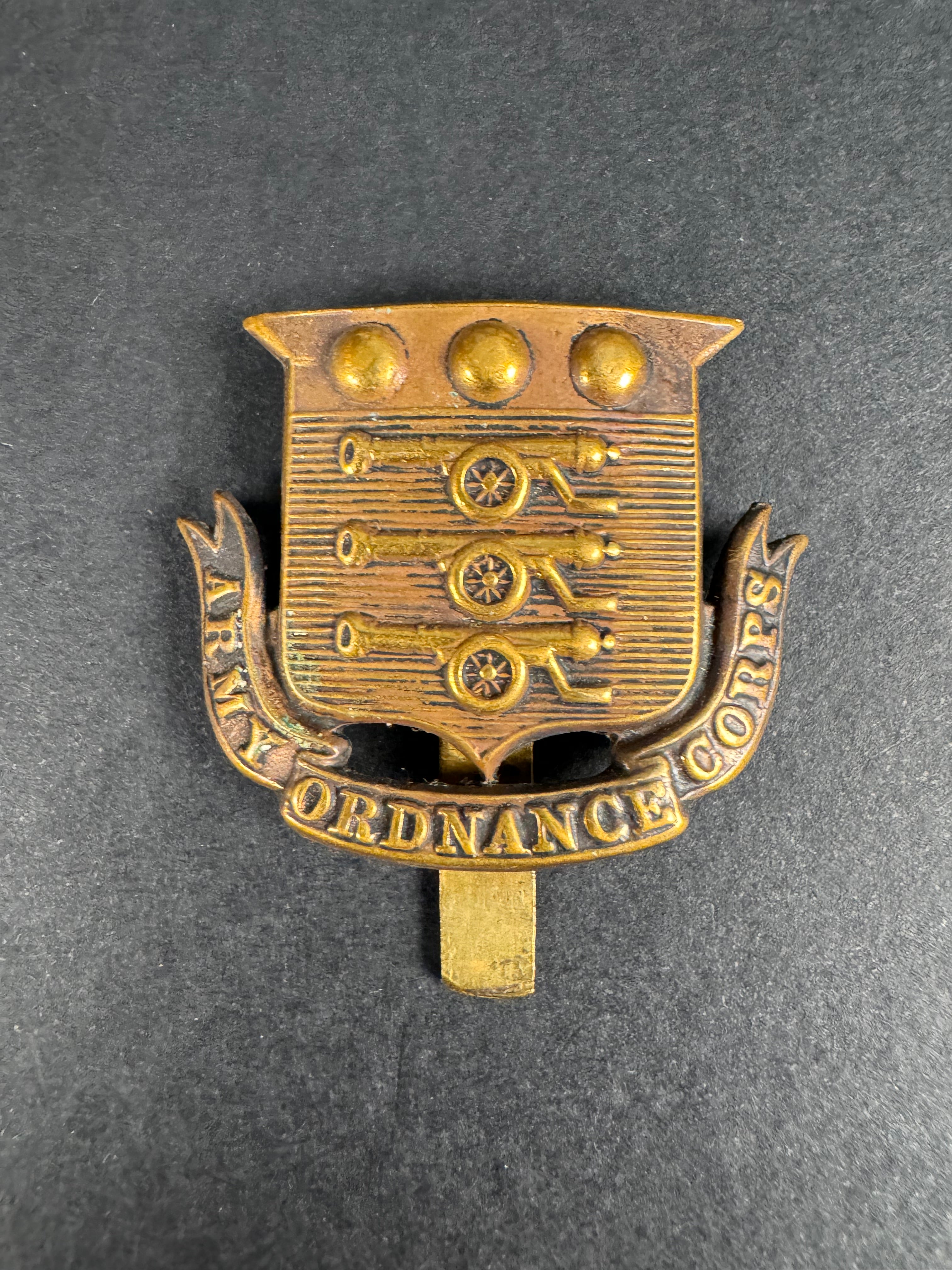 WW1 British Army Ordnance Corps Cap Badge AOC – Medals-Militaria