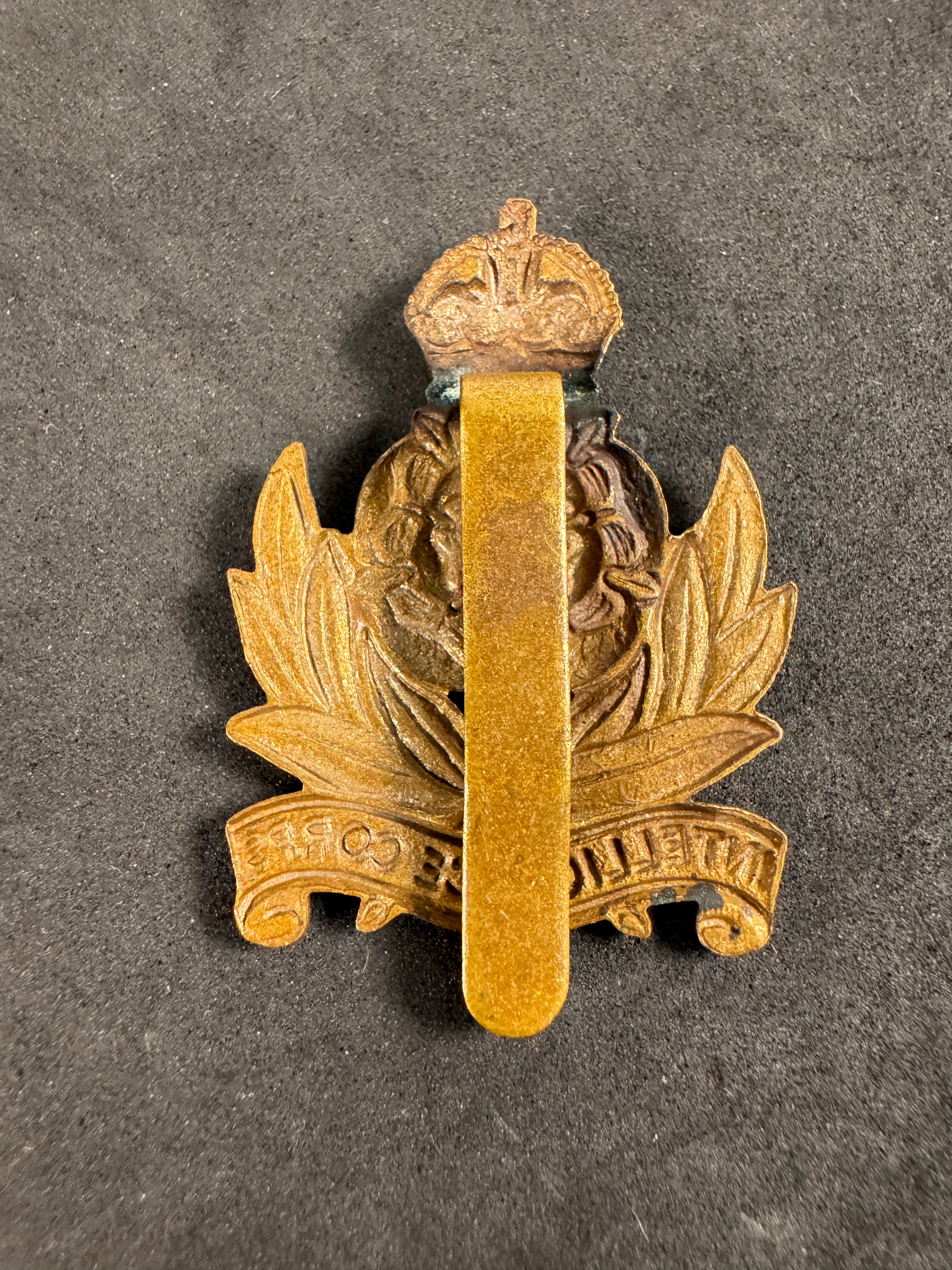 WW2 British Army Intelligence Corps Cap Badge – Medals-Militaria