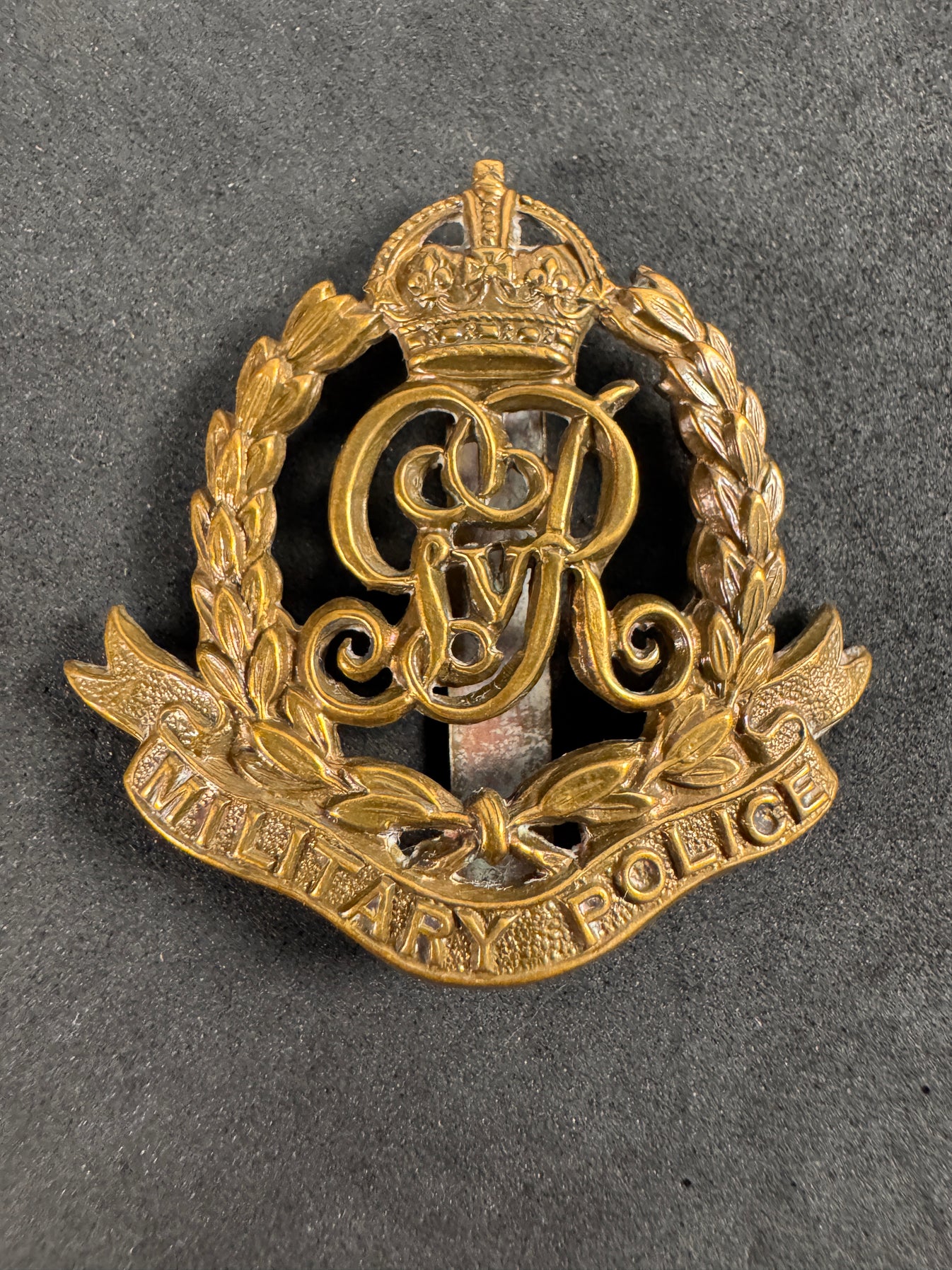 WW1 British Army Military Police Cap Badge – Medals-Militaria
