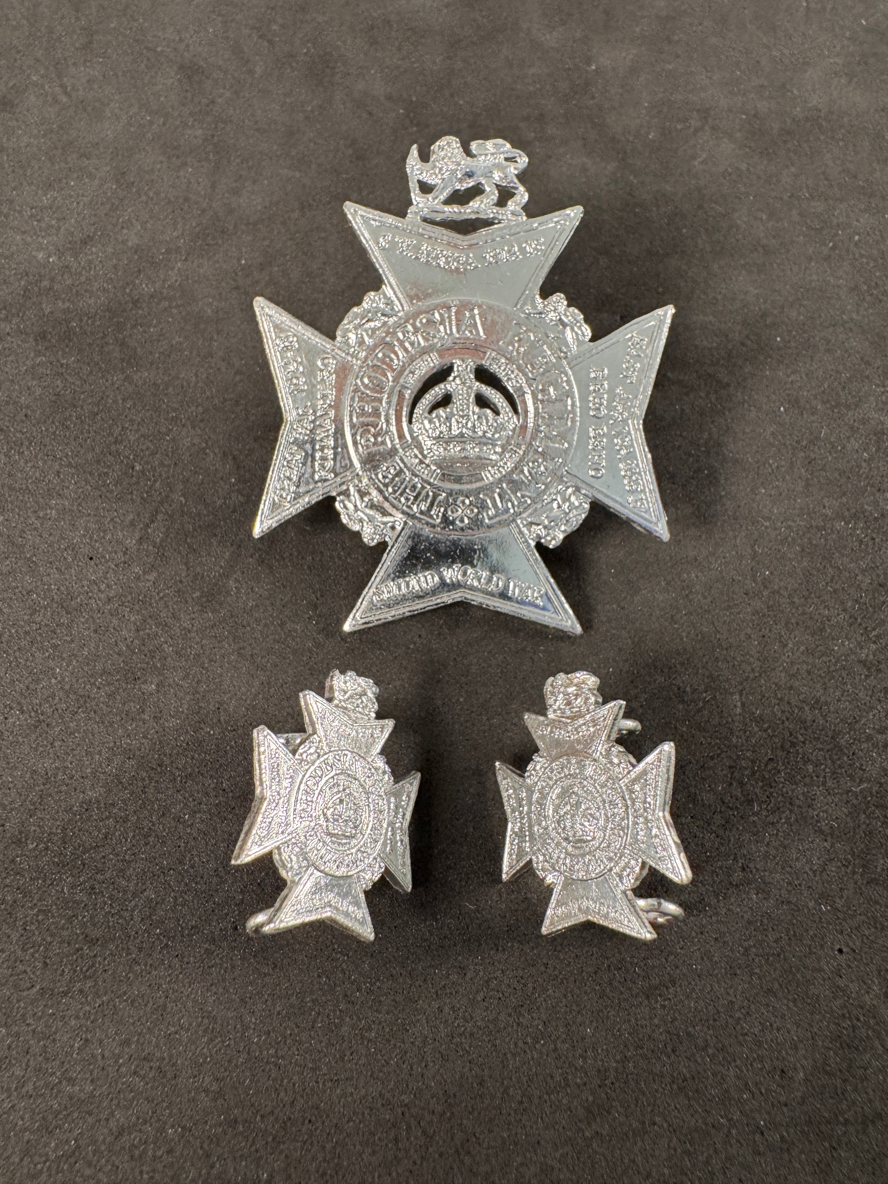 The Rhodesia Regiment Chromed Cap Badge & Collar Badges 1972-1980 ...