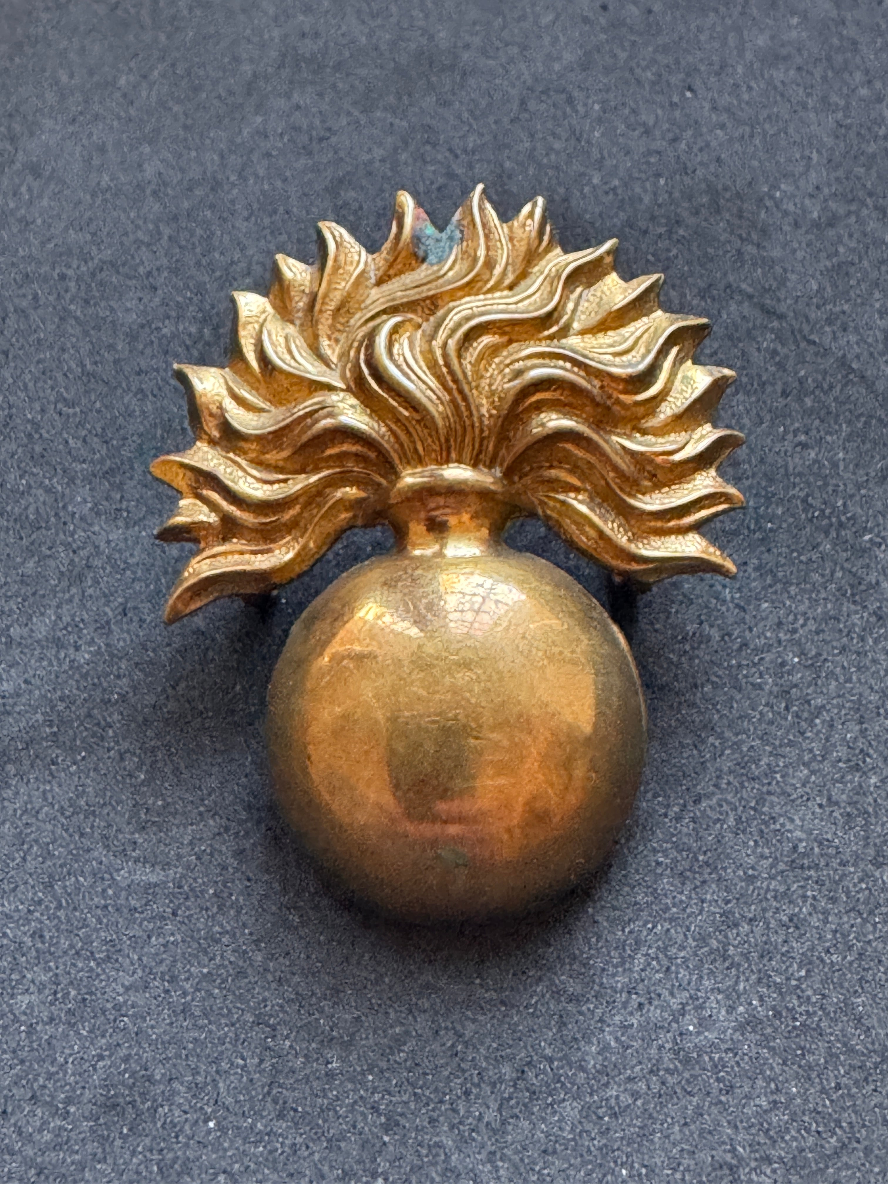 WW2 British Army Grenadier Guards Cap Badge – Medals-Militaria