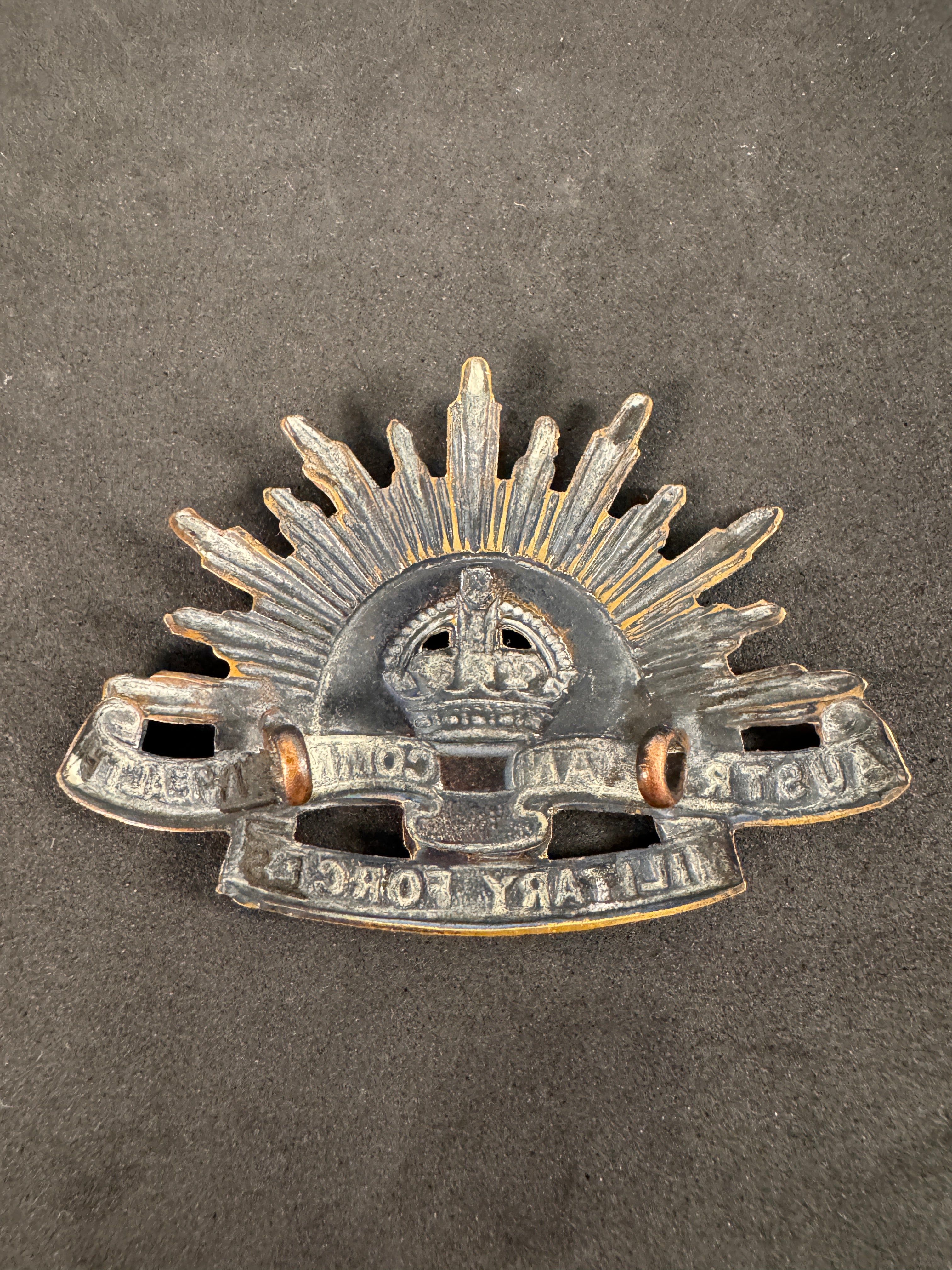 Australian Commonwealth Military Forces Cap Badge – Medals-Militaria