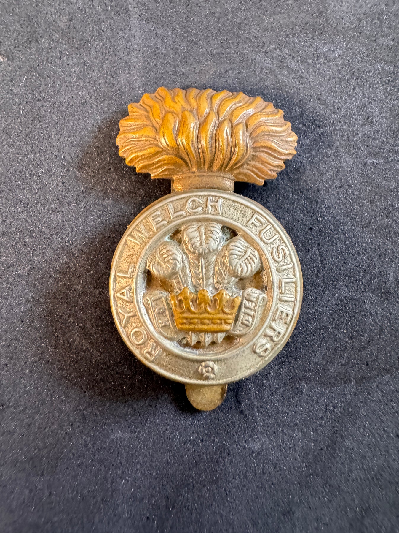 WW2 British Army Royal Welch Fusiliers Cap Badge – Medals-Militaria