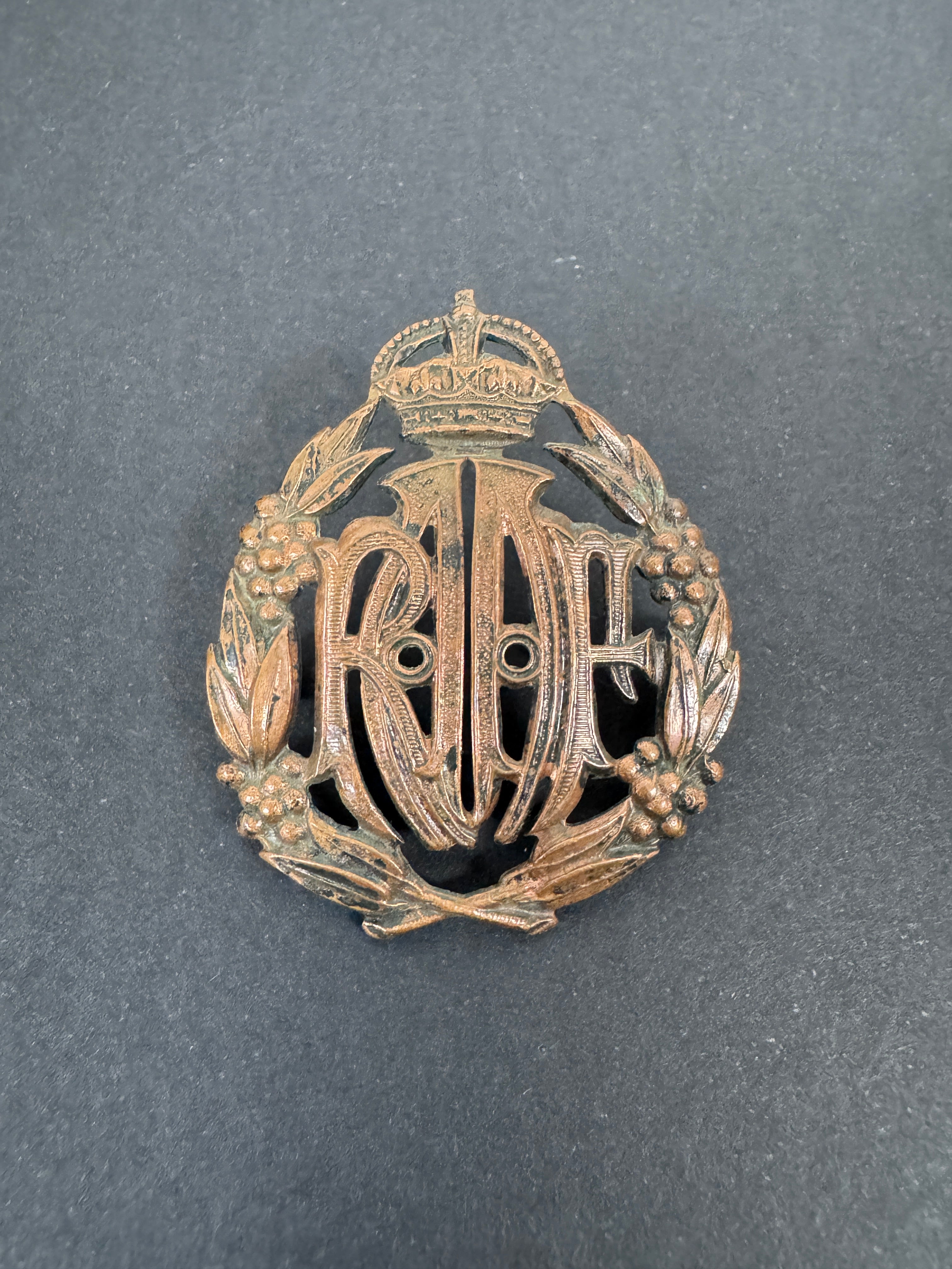 WW2 Royal Australian Air Force (RAAF) Cap Badge – Medals-Militaria