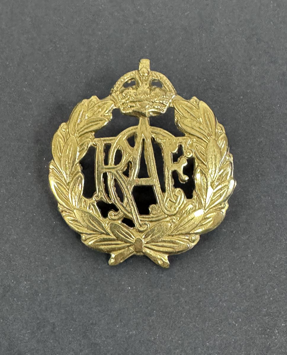 WW2 RCAF Royal Canadian Air Force Cap Badge – Medals-Militaria