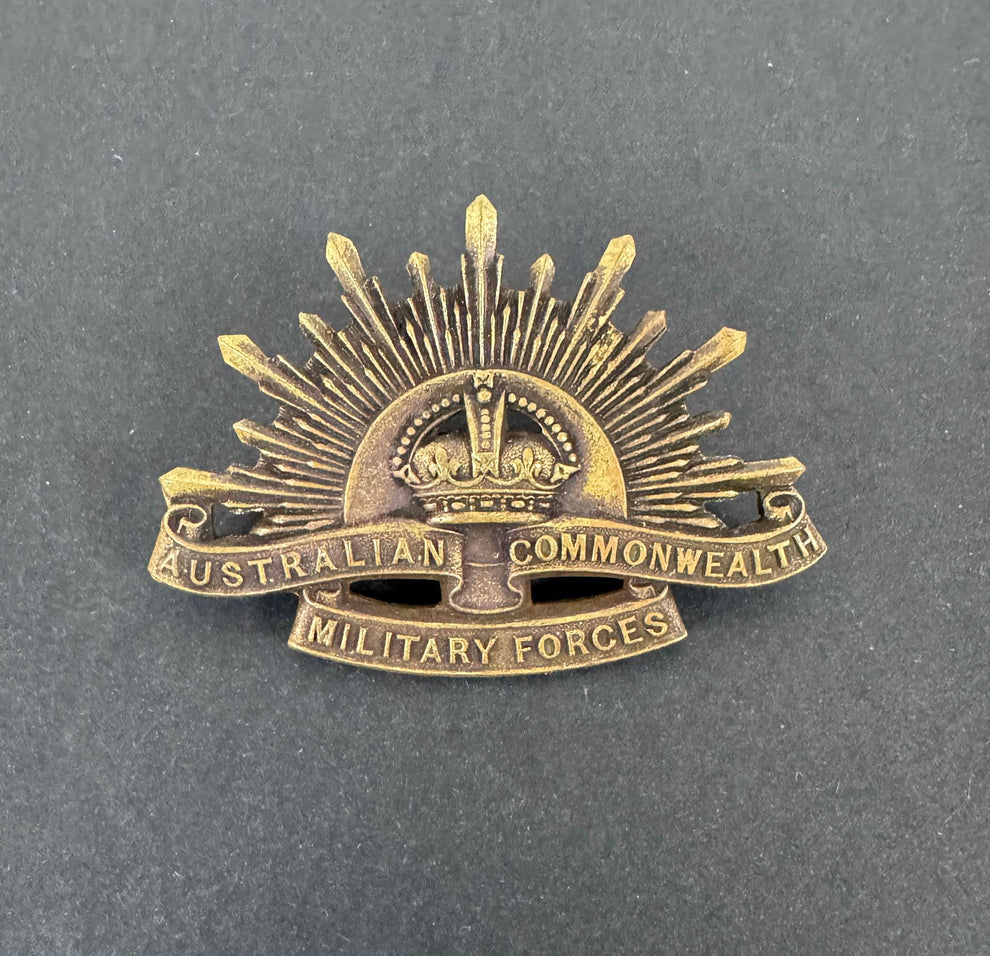 WW2 Australian Commonwealth Military Forces Cap Badge – Medals-Militaria