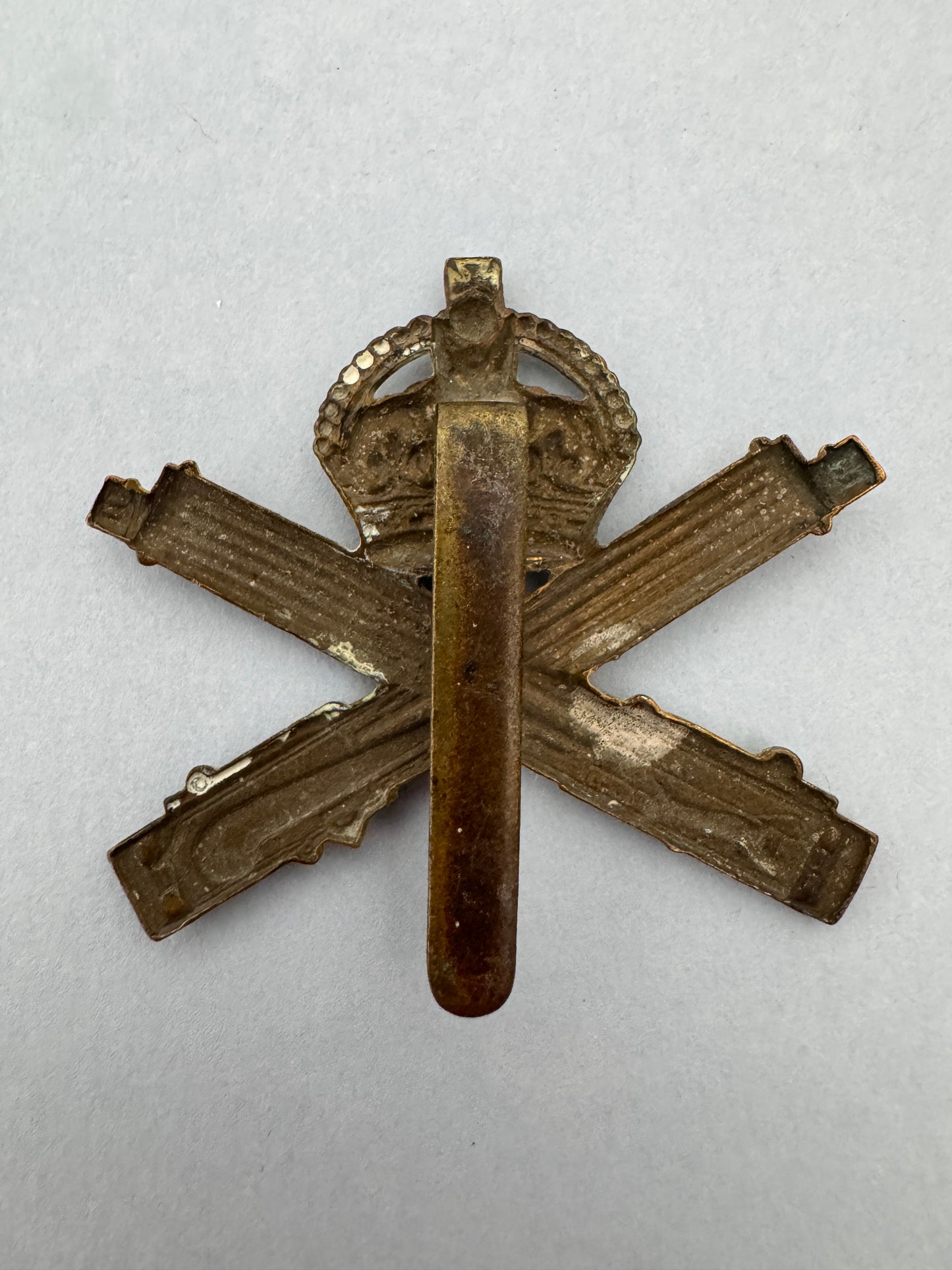 WW1 British Army Machine Gun Corps (MGC) Cap Badge – Medals-Militaria
