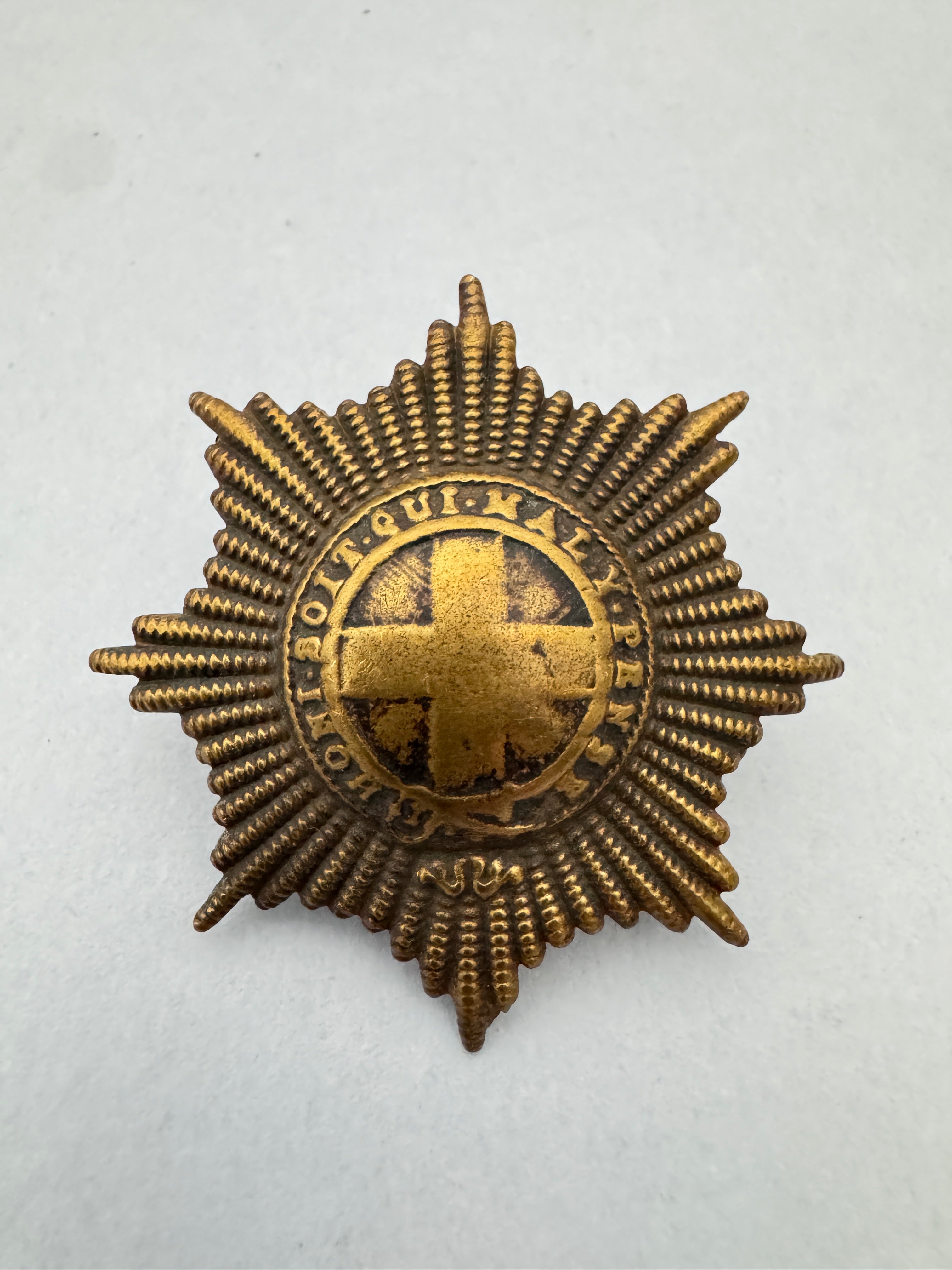 WW2 British Army Coldstream Guards Cap Badge – Medals-Militaria