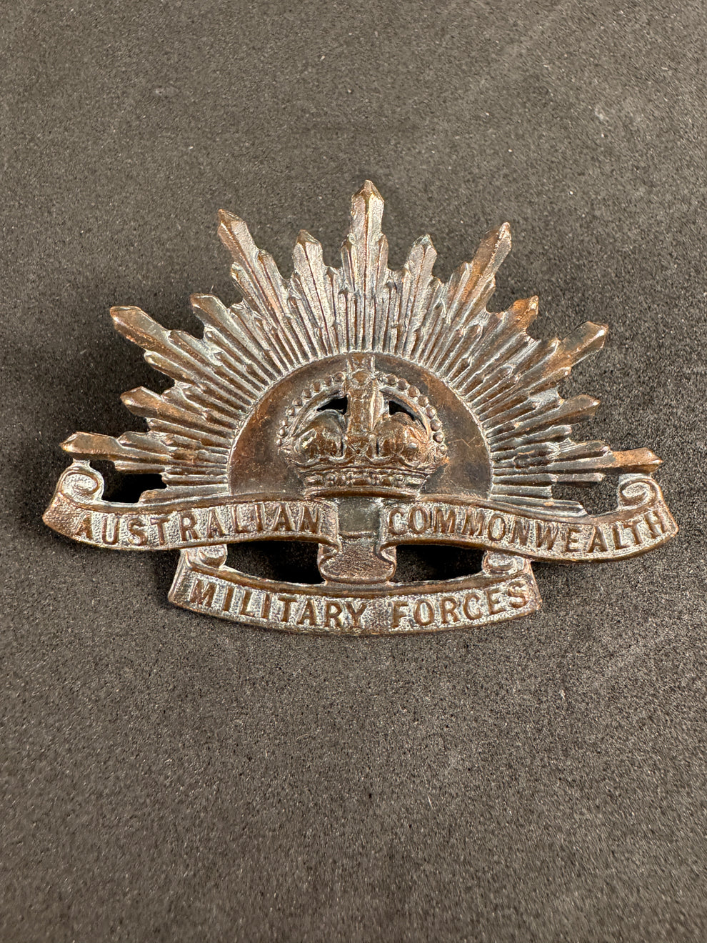 WW1 Australian Commonwealth Military Forces Cap Badge STOKES MELBOURNE ...
