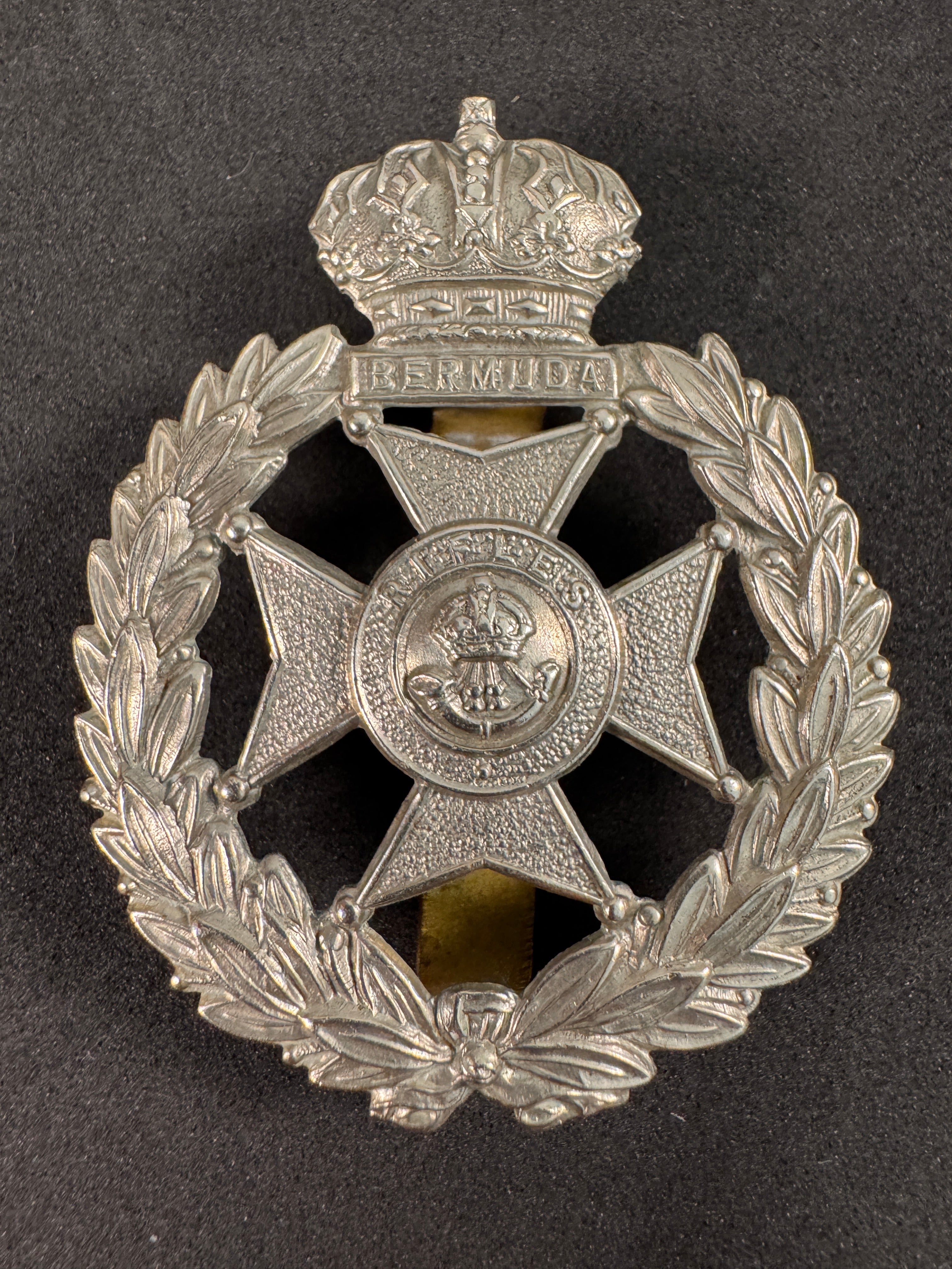 After WW2 British Colonial Bermuda Rifles Cap Badge – Medals-Militaria